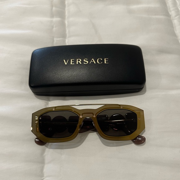Versace | Accessories | Gold Versace Medusa Biggie Sunglasses Ve2235 ...